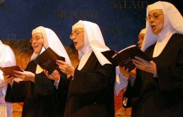 Wytwórnia muzyczna szuka śpiewającej zakonnicy
